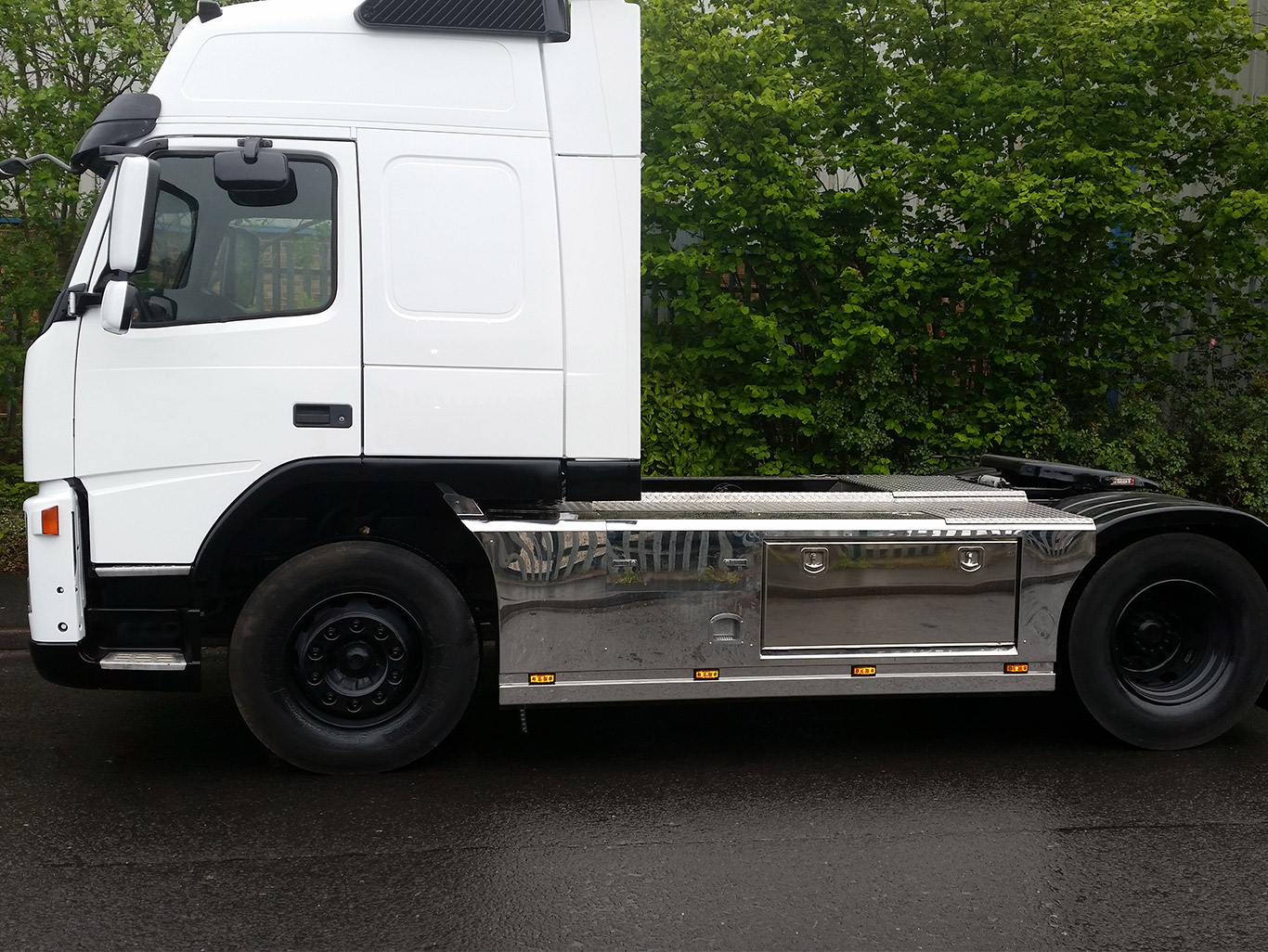 Volvo Modification – Stainless Steel Side Boards, Tool Box & Catwalk ...